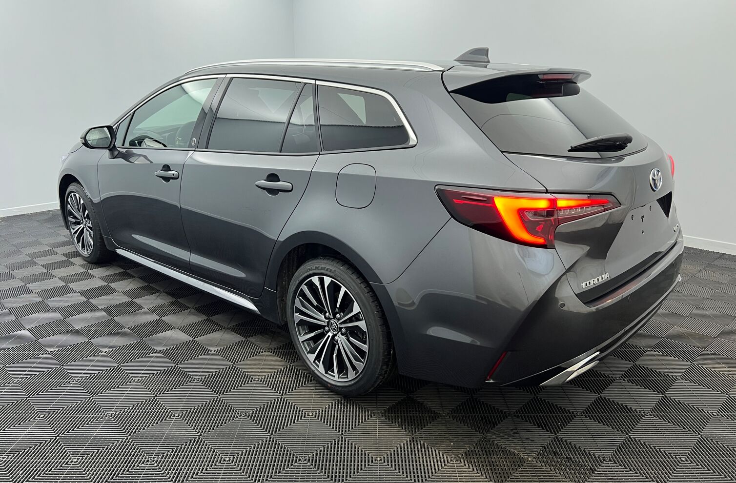 TOYOTA Corolla Touring Sports Break Hybride Essence - 2045132 | Auto-IES